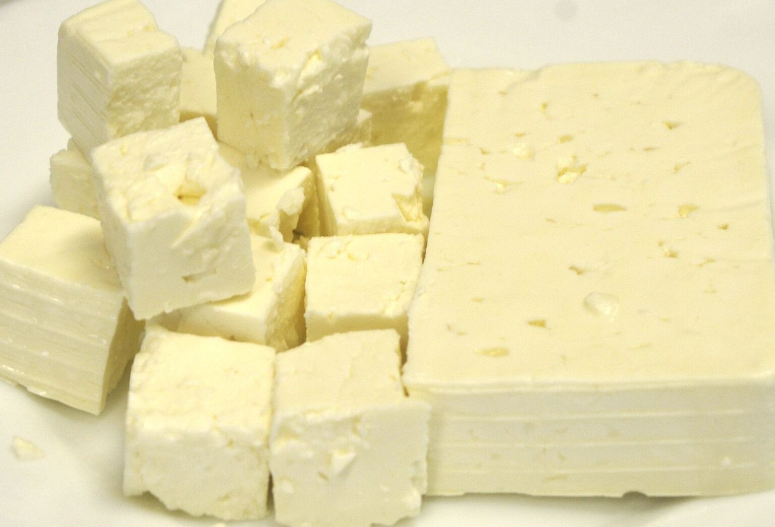 Älyttömän hyvä feta-jogurttidippi – valmis 5 minuutissa